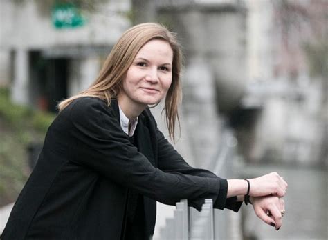 Maša Pelko Kaj še Lahko Povemo O Ljubezni Zadovoljnasi