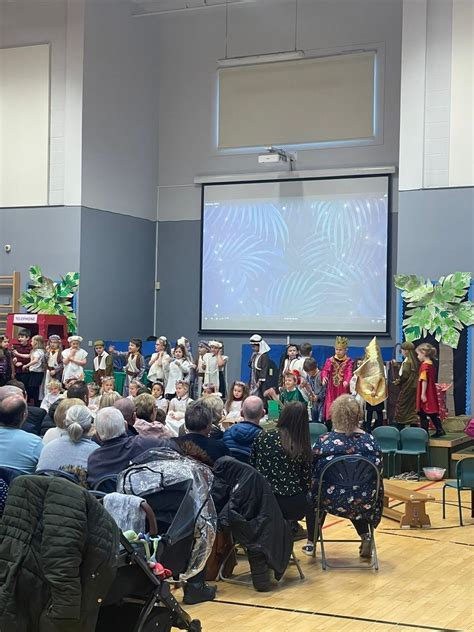 Maddiston Primary School Stage Assemblies