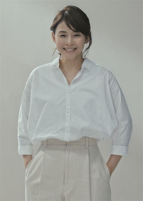 石田ゆり子、“母”として同居する“7匹の家族たち”との心得「ちゃんと目を見て話しかける」 スポーツ報知 石田ゆり子 ファッション