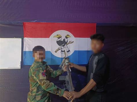 ဟားခါးတွင် စစ်ကောင်စီ တပ်သား ၂ ဦး လက်နက်ခဲယမ်းများ ယူဆောင်လာပြီး ထပ်မံ