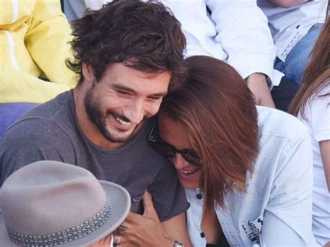 Laury Thilleman Et Son Nouveau Compagnon Photo Célèbre Blog