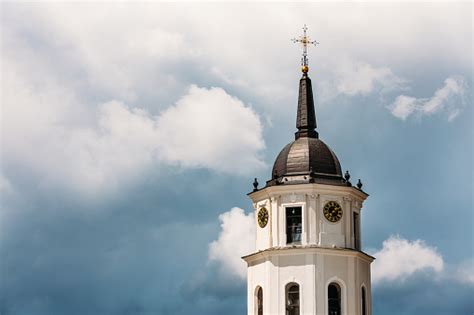 빌니우스 리투아니아입니다 대성당 광장에 St Stanislaus와 세인트 Vladislav의 대성당 대성당의 종 루의 보기 닫기