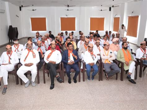 44वां स्थापना दिवस मनाया घर घर फहराया पार्टी का झंडा Celebrated 44th