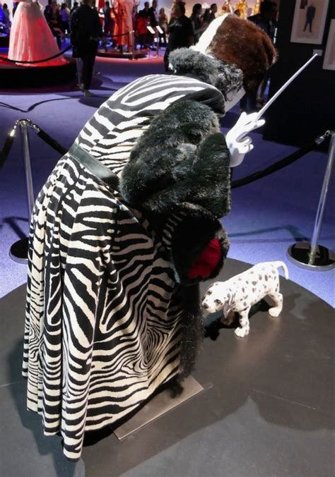 Pin By Rylee Pope On Cruella Devil Cruella Baby Car Seats Fashion