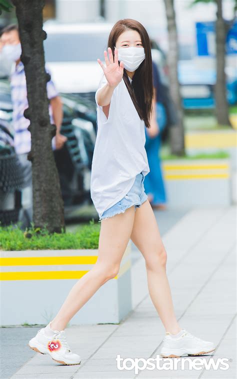 Hd포토 러블리즈lovelyz 이미주 짧은 핫팬츠로 뽐낸 각선미 두시탈출 컬투쇼 출근길 네이트 연예