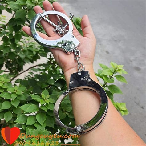 Còng tay số 8 SM chơi bdsm bondage cứng như còng của bộ công an Kiến