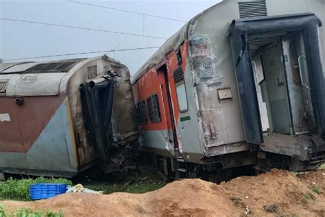 Jharkhand Train Accident झारखंड में ट्रेन हादसा चक्रधरपुर में हावड़ा