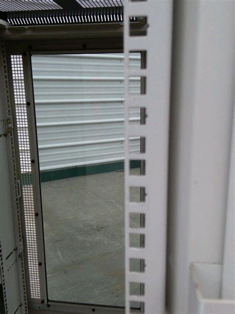 19 Apc Netshelter 22u Rack Server Cabinet Fully Enclosed W Key