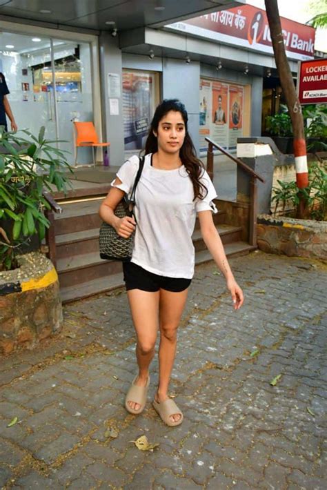 That Toned Legs And Pretty Smile Of Janhvi Kapoor