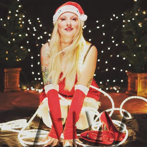 Bianca Bee Model Trying To Fit In The Whole Frame ⬛ 📷 Dave The Sun Tattoo Tattooed