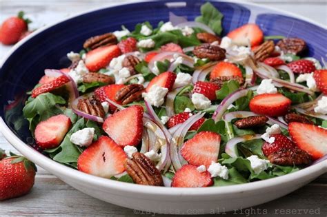 Ensalada de fresas y queso de cabra con rúcula Laylita