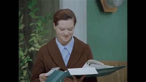 Сегодня прихожу на работу, смотрю - а на столе цветы - YouTube