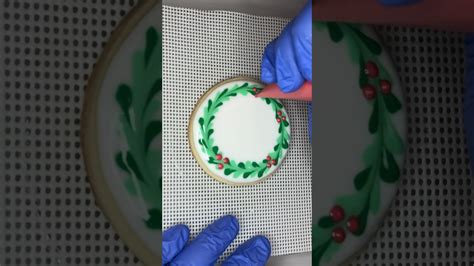 3 Wet On Wet Royal Icing Wreath Designs Royalicing Cookiedecorating