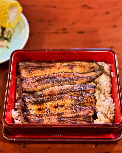 松井美緒 8月9日は 毎年、皆んなで鰻を食べて笑って思い出話をする日。いつも故人が入ってくるのではと思ってしまう。 いないことが不思議すぎて 今日は大好きな友人の96歳のお父様から