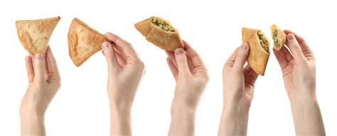 흰색 배경 클로즈업에 신선한 맛있는 바삭한 사모사를 들고 있는 여성 콜라주 사모사에 대한 스톡 사진 및 기타 이미지 사모사
