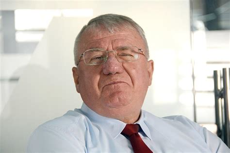 ŠeŠelj OsuĐen Na 10 Godina Zatvora Hag Ukinuo Oslobađajuću Presudu