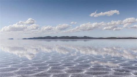 Explore The Salt Flats Of Salar De Uyuni Bolivia