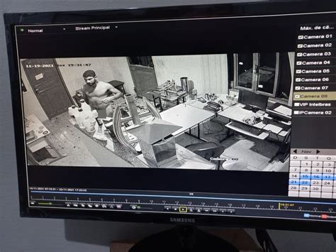 Bandido é flagrado pelado praticando furto em Eunápolis ATLÂNTICA News