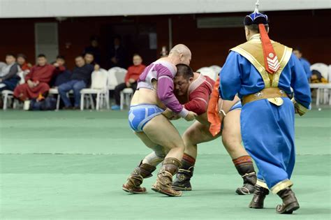 Ерөнхийлөгчийн нэрэмжит цомын төлөөх барилдаанд Б Бат Өлзий харцага түрүүллээ