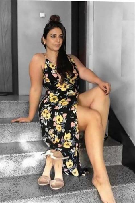 10 Hottest Photos Of Tabu Flaunting Her Fine Midriffnavel And Sexy