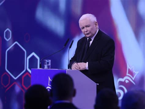 Sondaż Polacy podzieleni ws oceny 800 plus