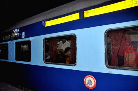 Dhaka Kolkata Maitree Express Arrives At Kolkata Station