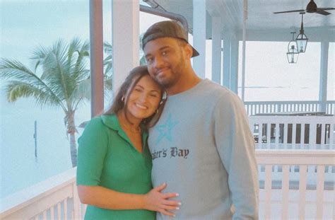 Star Nfl Quarterbacks Wife Posts Pro Trump Instagram Story Sets