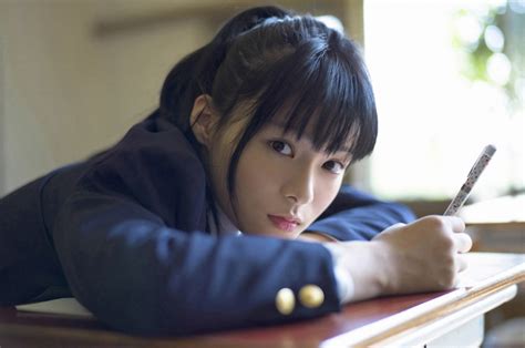 注目のhカップ巨乳jkグラドル星名美津紀の制服脱ぎかけ下乳オッパイがやばい みんくちゃんねる