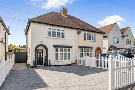 Grange Road Chessington Kt9 3 Bedroom Semi Detached House For Sale