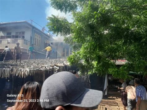 နေအိမ်အပေါ်ထပ်ဘုရားခန်း၌ မီးပူဇော်ရန် တပ်ဆင်ထားသောမီးဆိုင်းပလပ်ခုံ အပူလ