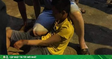 Quay Lén Người Phụ Nữ Trẻ đẹp đi Vệ Sinh Nam Thanh Niên Bị đánh Hội đồng