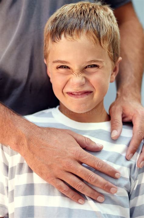 Mis Padres Son Los Mejores Padre E Hijo Pasan Tiempo De Calidad Juntos Foto De Archivo