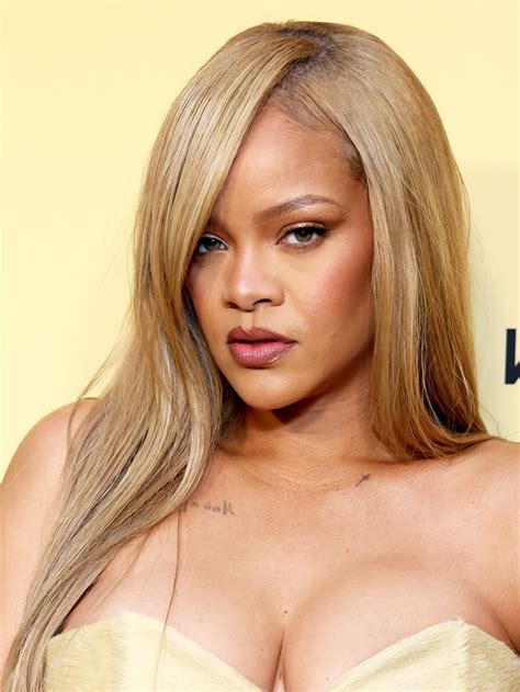 Rihanna Pünktlich Zum Launch Ihrer Eigenen Haarpflege Präsentiert Sie