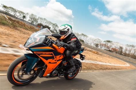 2022 Ktm Rc 390 First Ride Review Two Swords One Sheath