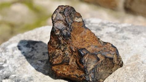 Метеор вреден 100 000 долари го користеле како држач за врата M Express