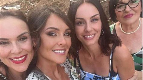 Odgovarao Ih Da Postanu Glumice Sestre Mićalović Danas Su Uspešne Glumice A Ovaj Glumac Je