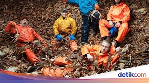 Ketika Nelayan Mempertaruhkan Nyawa Demi Mencari Kepiting Raja Alaska
