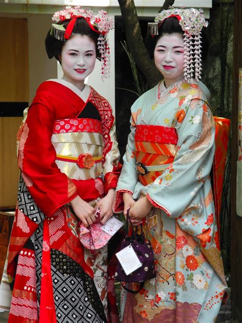 CAMIRTW Japanese People In Traditional Clothes
