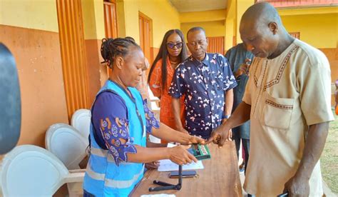 Ondo Residents Troop Out As Inec Conducts Bvas Mock Accreditation