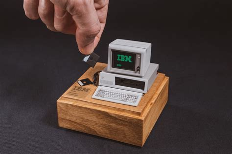 Miniatua Limited Edition Ibm 5150 Special Limited Edition