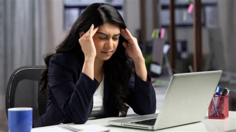 Headache And Migraine মাইগ্রেন হোক বা সাধারণ মাথাব্যথা এই উপায় মানলে