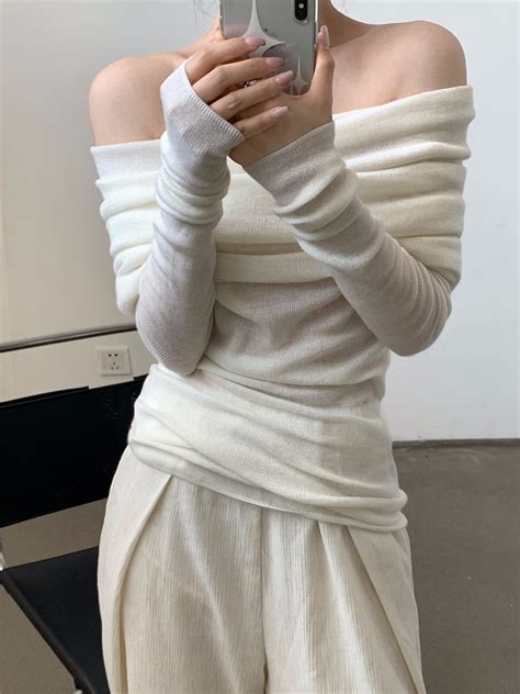 핑크프릴 이비아 오프숄더 긴팔 롱슬리브 니트 스웨터