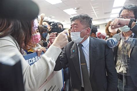 鄭麗文飆罵陳時中「去年死800人還開福食」苦苓怒轟：你他x的鬼叫什麼 新頭殼 Line Today