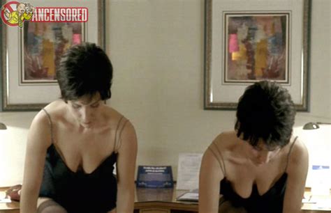 Naked Géraldine Pailhas in Le coût de la vie