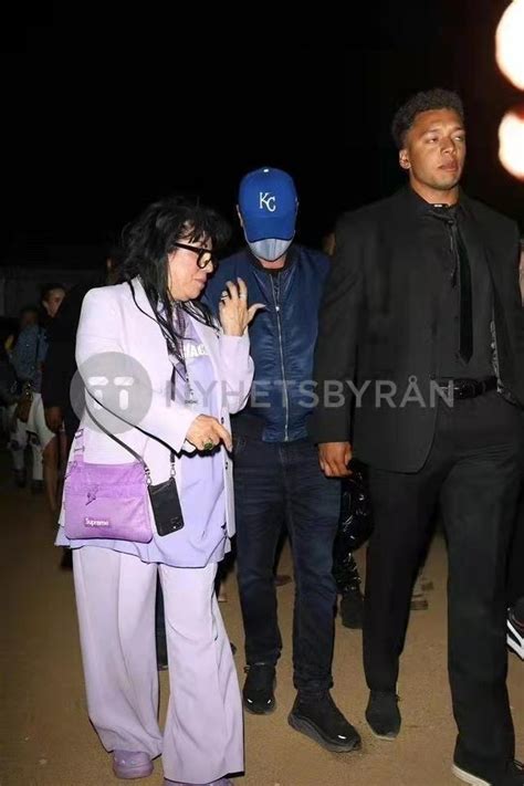 小李子和24歲嫩模女友好甜，包裹嚴實亮相音樂節，網友：更像父女 每日頭條