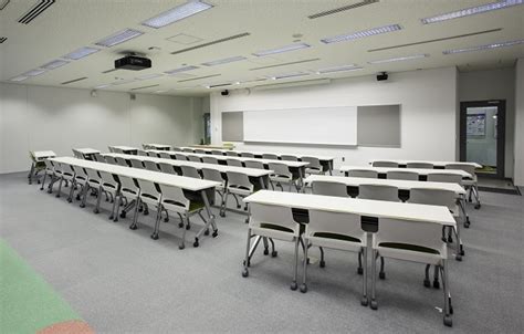 ロビーエントランスコンピュータ演習室 愛知県立大学 情報科学部