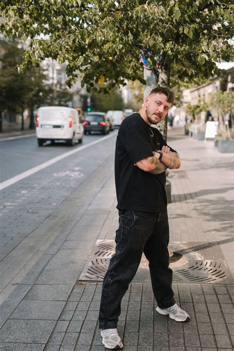 „8 Kambarys Narys Deividas Alejūnas Išdavė Daugiausia Uždirba Ne Iš Muzikos „sumos Atrodė