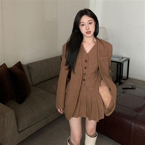 루루홀릭 코디세트싱글 모직 자켓모직 크롭 조끼플리츠 미니스커트 쓰리피스 세트 De127247