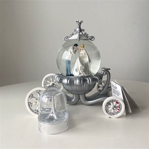 파리디즈니갔을때 사왔던 신데렐라마차에요 🤍🕊 콜리 Colley