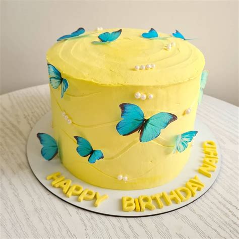 کیک زرد با تزیین پروانه ی خوراکی Desserts Cake Food